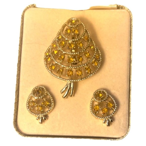 Camelot | Jewelry | Camelot Rhinestone Gold Tone Jewelry Set Brooch ...